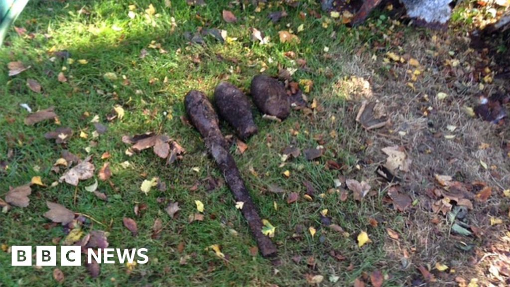 World War Two bombs in Burgh Castle gardens spark alert - BBC News