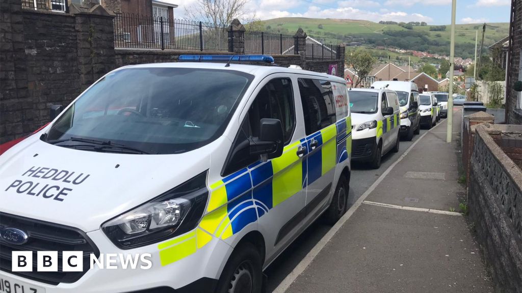 Two deaths investigated by police in Porth, Rhondda Cynon Taf - BBC News