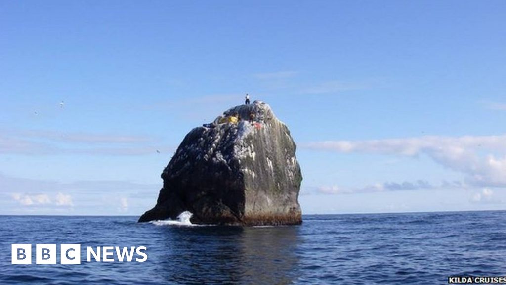 Brexit 'could re-open Rockall controversy' - BBC News