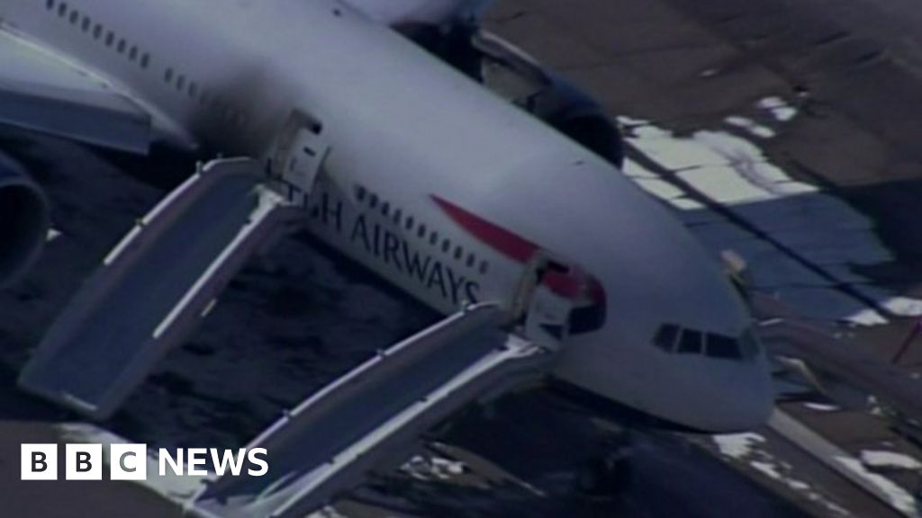 Emergency guidance issued over BA plane fire in Las Vegas - BBC News