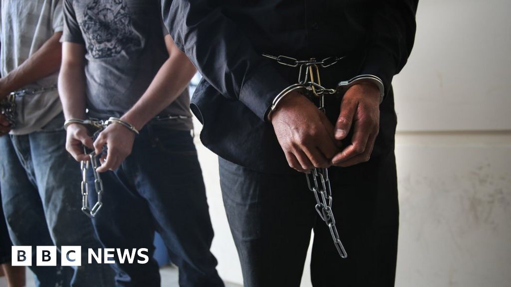 How the US will end its 30-year history with private prisons - BBC News