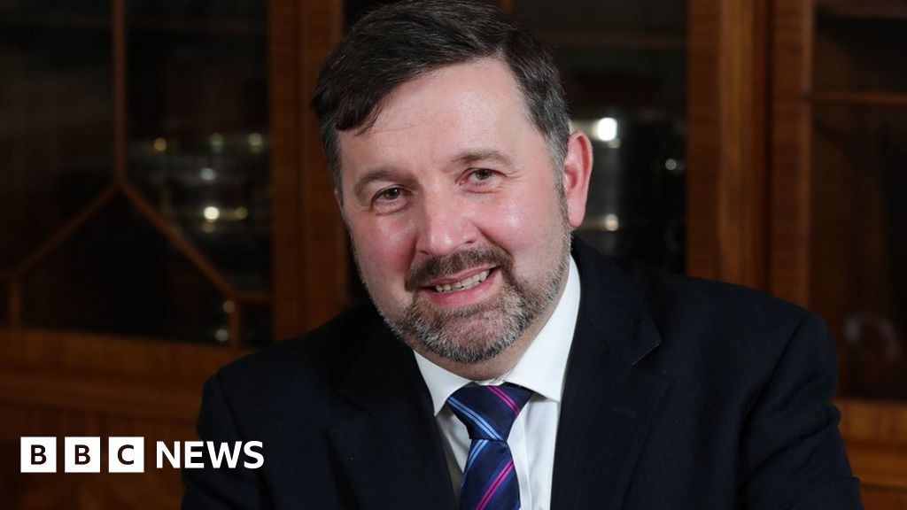 New health minister Robin Swann to meet unions over pay dispute - BBC News