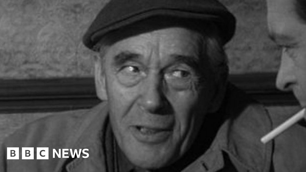 JG Devlin: Belfast actor honoured by Falls Road blue plaque - BBC News