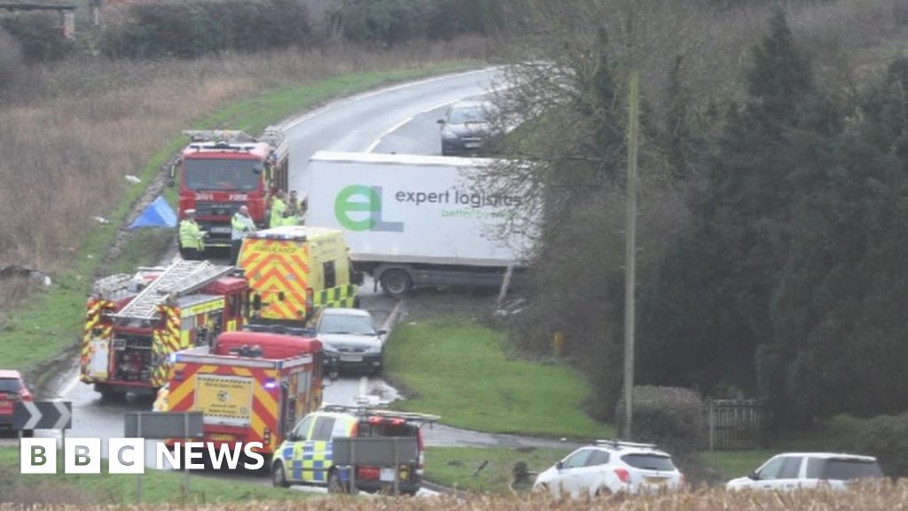 Death crash lorry driver seen eating at wheel - BBC News
