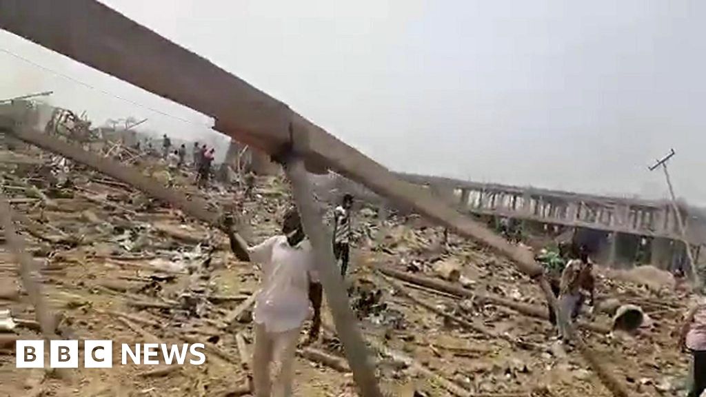 Ghana blast: Footage captures aftermath of deadly explosion - BBC News