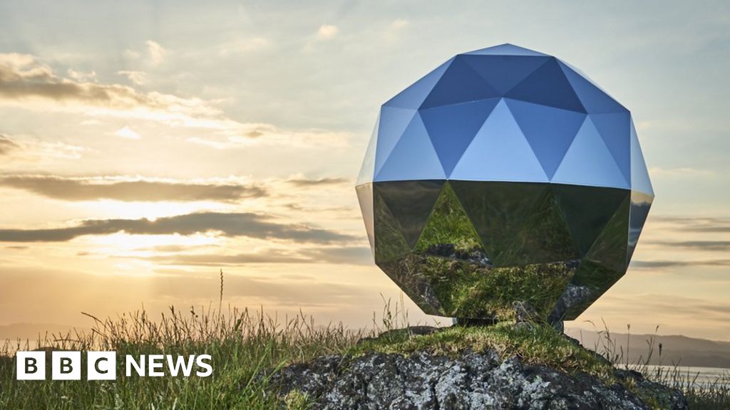 'Disco ball' put into space from NZ - BBC News