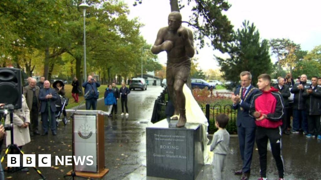 Statue honours Shankill boxing heroes - BBC News