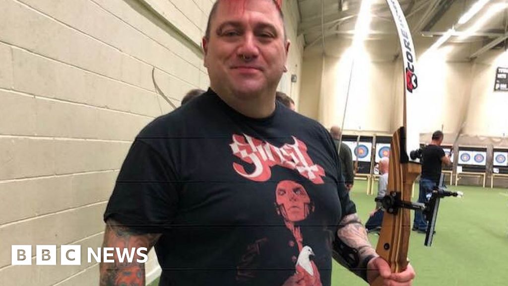 Sheffield M1 crash: Jason Mercer named as one of the dead men - BBC News