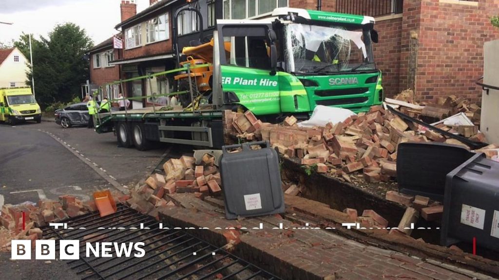 CCTV shows low-loader crashing into shop front - BBC News