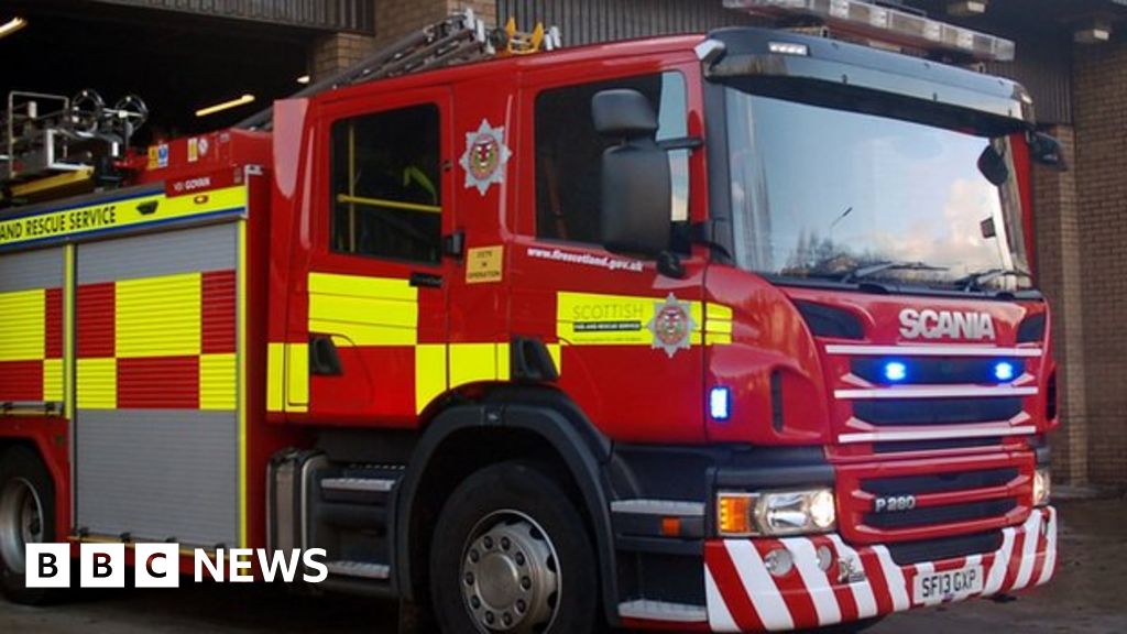 Two treated after 'deliberate' Peterhead fire - BBC News
