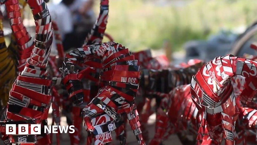 Zimbabwean Manners Mukuwiri recycles rubbish into art - BBC News