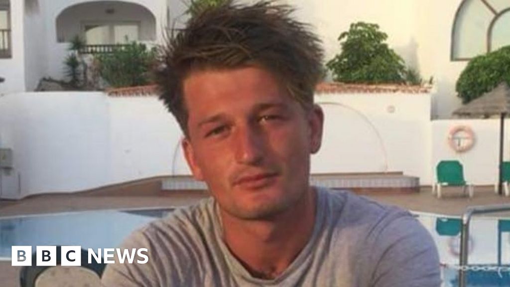 Family pay tribute to man who died in Woodstock collision - BBC News