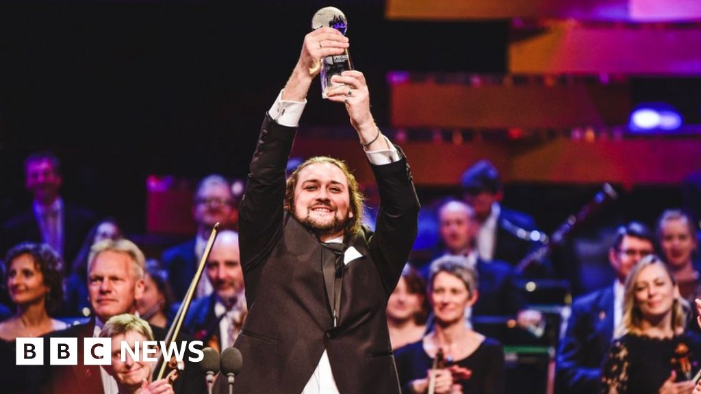 BBC Cardiff Singer of the World won by Ukrainian baritone - BBC News