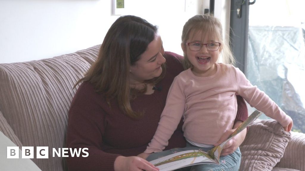 Calls for equal nursery funding after deferred school entry - BBC News