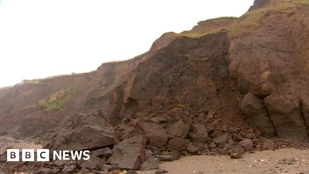 Mappleton beach cliff landslip starts after crack appears - BBC News
