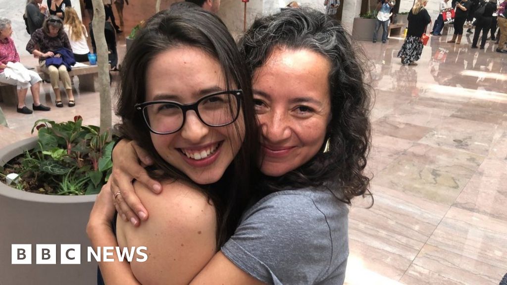 Kavanaugh hearings: Who were the women confronting Jeff Flake? - BBC News