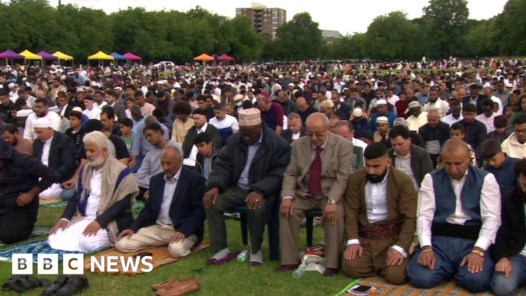 Eid al-Adha: Thousands celebrate in Liverpool's Sefton Park