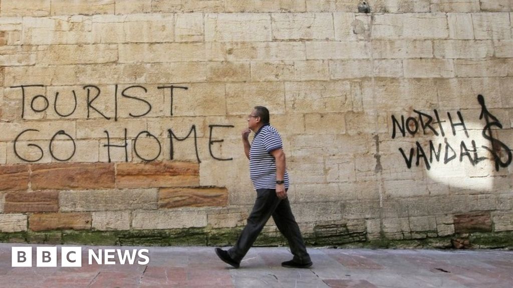 Are tourists still welcome after protests? - BBC News