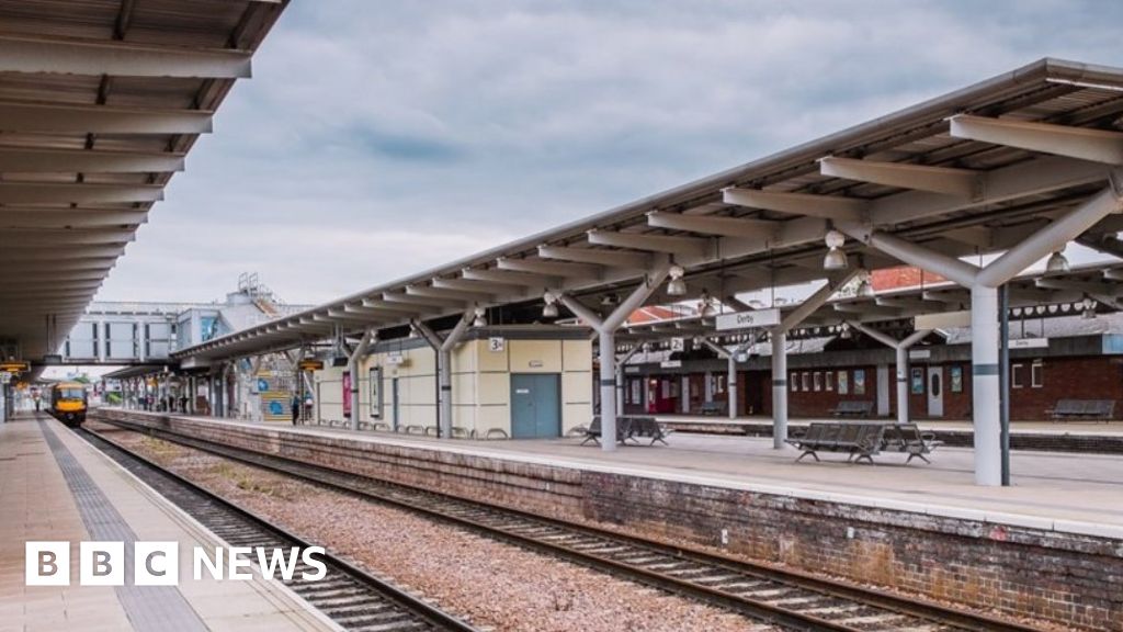 Network Rail warns of disruption to rail services over weekend - BBC News
