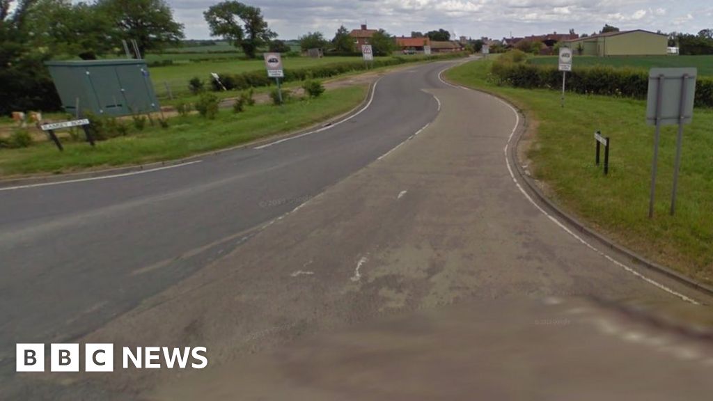 Kings Ripton car crash: Two dead - BBC News