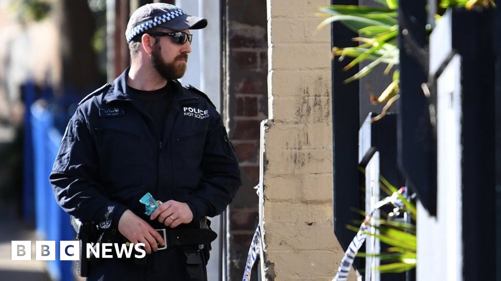 Australia terror probe: Two men charged over 'plot to bomb plane' - BBC ...