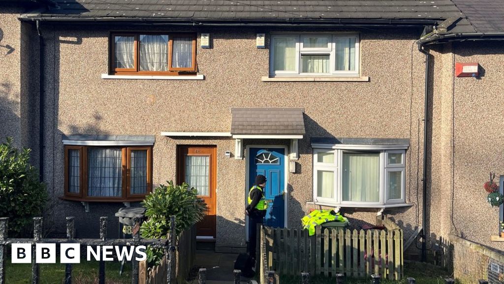 Woman admits attempted murder of three children in Huddersfield - BBC News