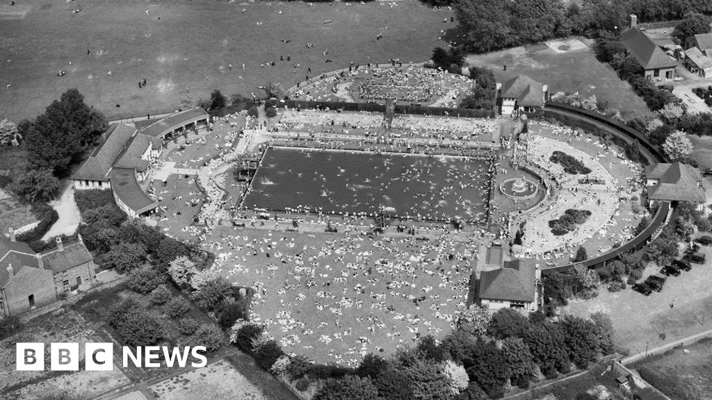 New aerial photographs of England 'unlock mysteries of past' - BBC News