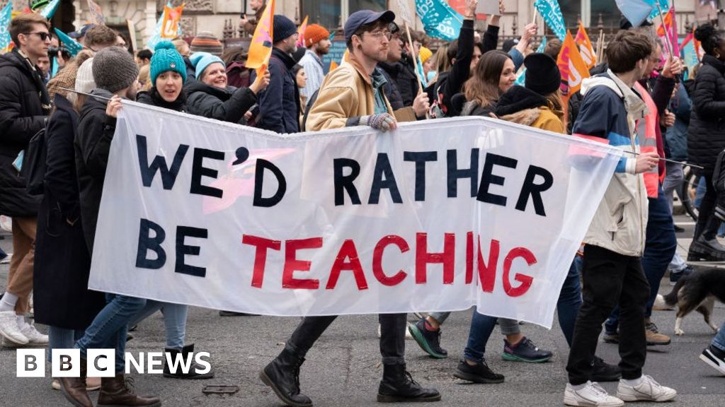 Teachers' strikes in England paused for talks
