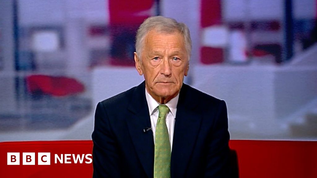 Stewart White says farewell on BBC Look East - BBC News