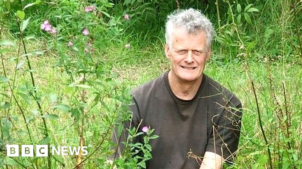 Roger Deakin: Home of nature author up for sale for £1.5m - BBC News