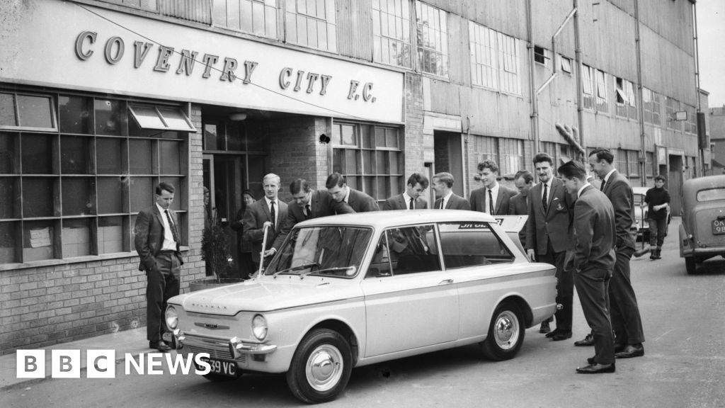 Post-war images of Coventry saved from a tip - BBC News