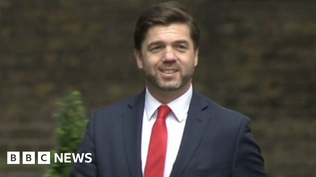 Stephen Crabb resigns as Theresa May forms new cabinet - BBC News