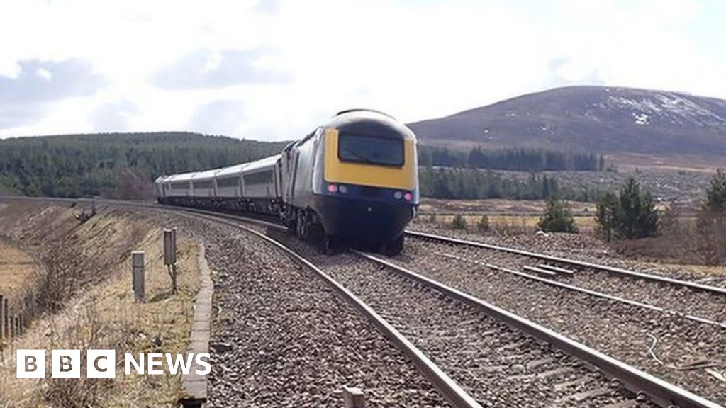 Train 'wrongly diverted' before Dalwhinnie derailment - BBC News