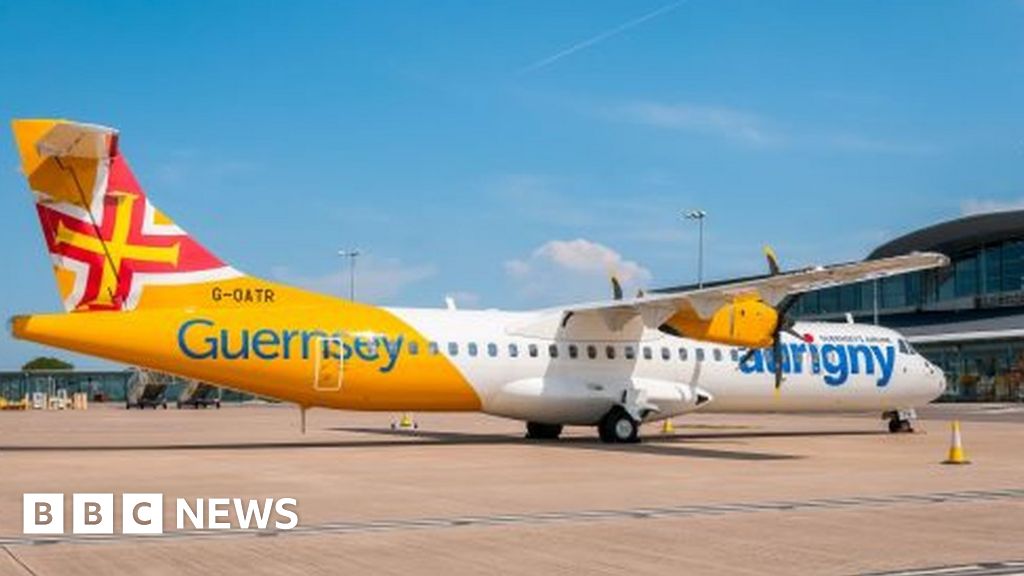 Flights to London City relaunched by Aurigny - BBC News