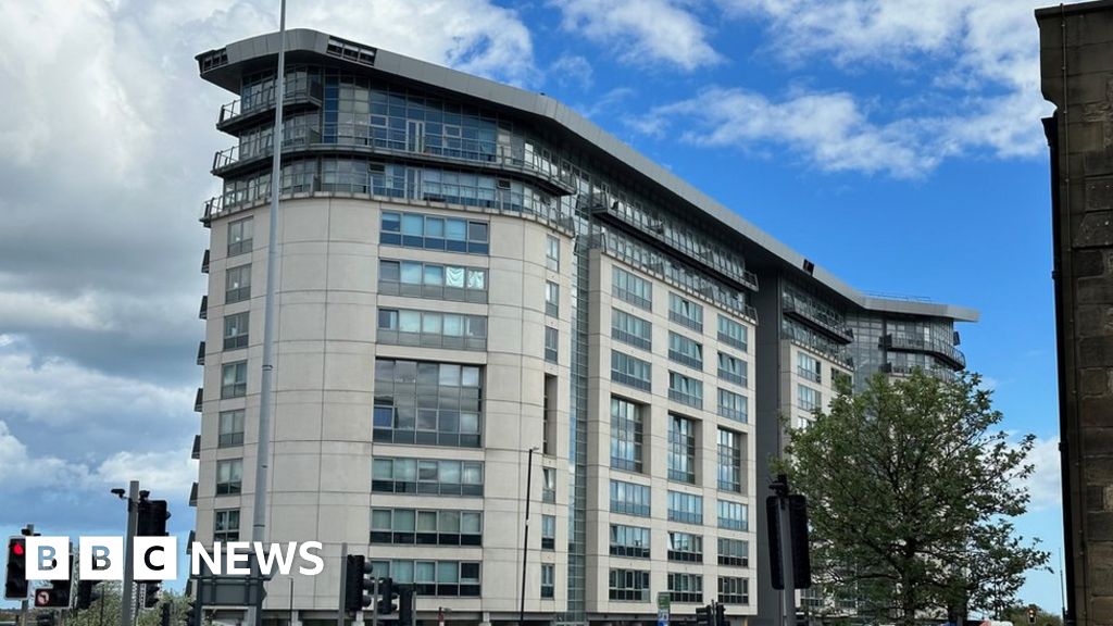 Round-the-clock fire patrols as Sunderland flats deemed risk - BBC News