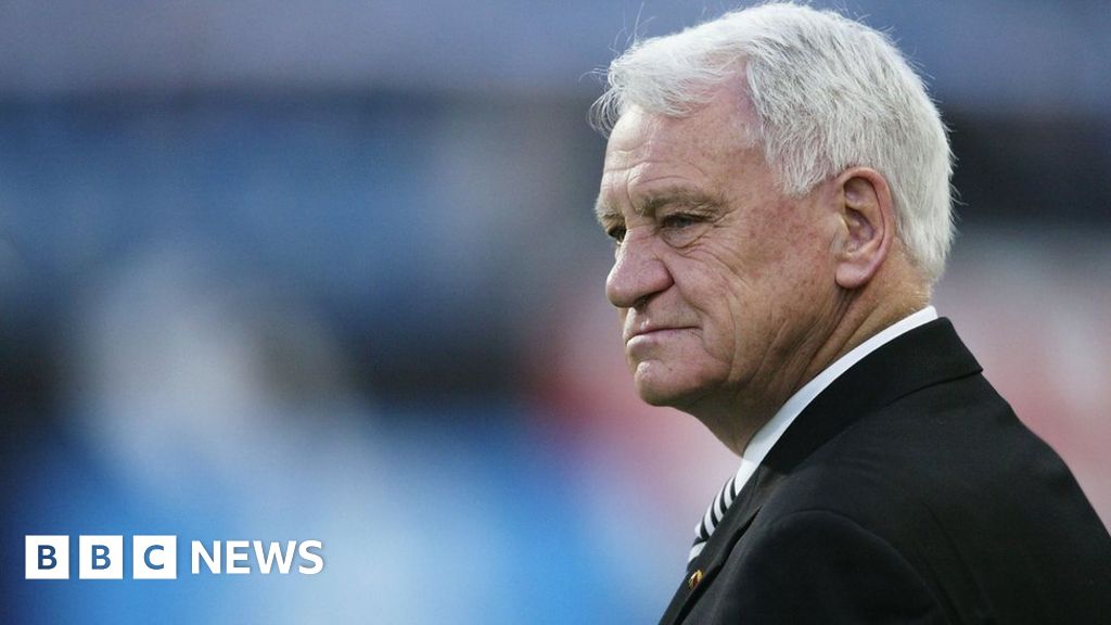 Sir Bobby Robson film shows 'joy and respect' - BBC News
