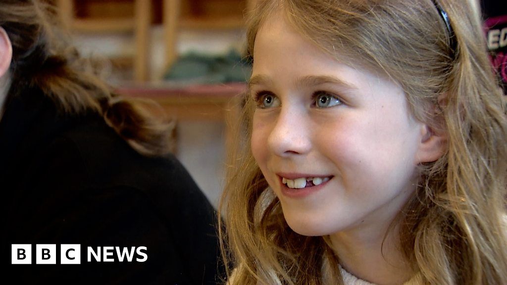 Children learn secrets of performing stand-up comedy - BBC News