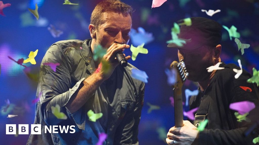 Coldplay to headline Glastonbury Sunday - BBC News