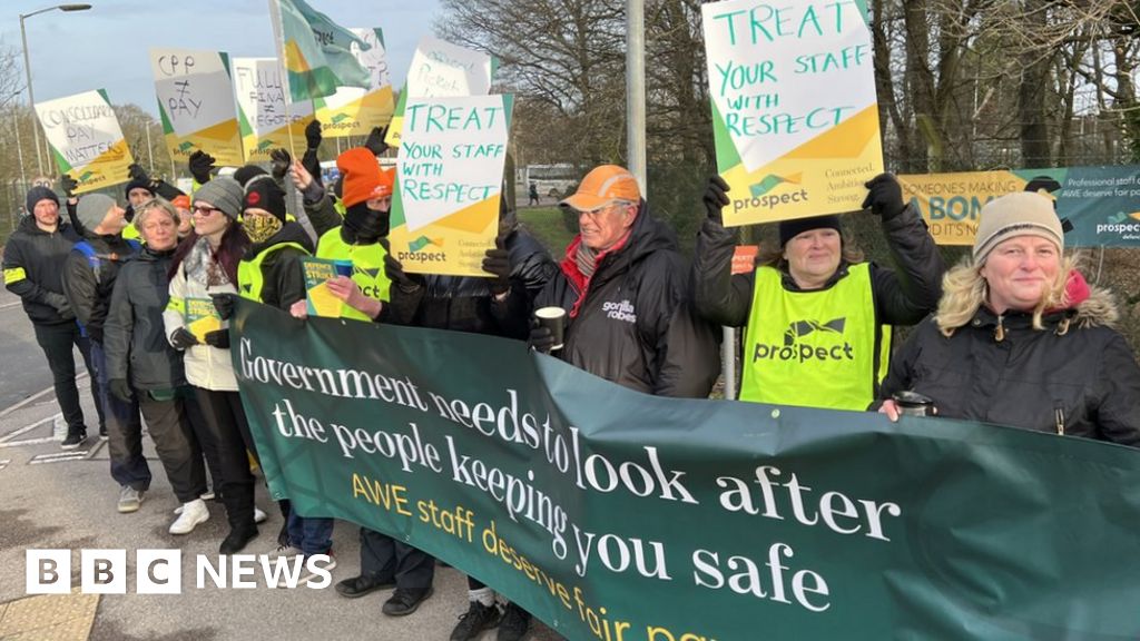 AWE: Berkshire atomic weapons workers strike over pay - BBC News