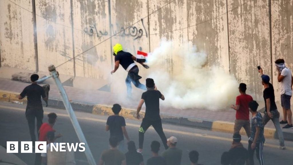 Iraq protesters killed in Basra clashes with security forces - BBC News