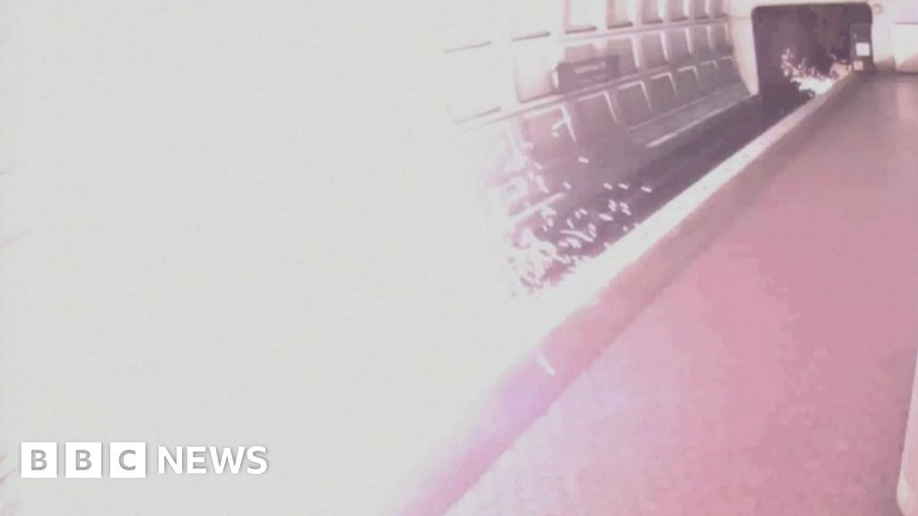 CCTV shows fireball at Washington Metro station - BBC News