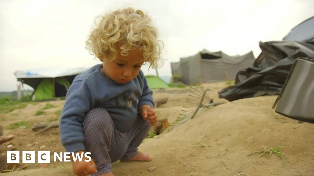 Born a refugee: Syria's war babies - BBC News