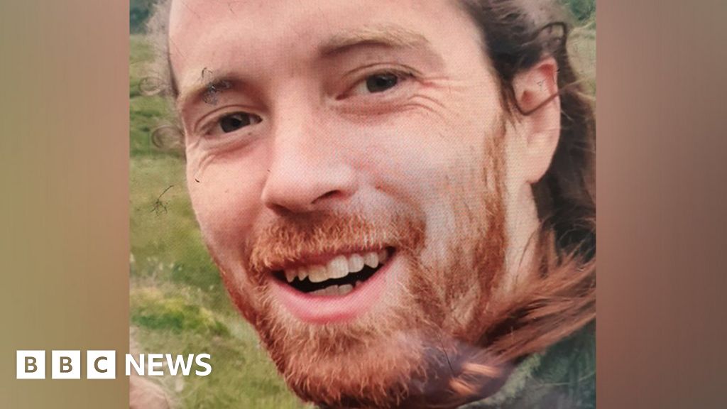 Wife appeals for help in finding husband Finn Creaney - BBC News