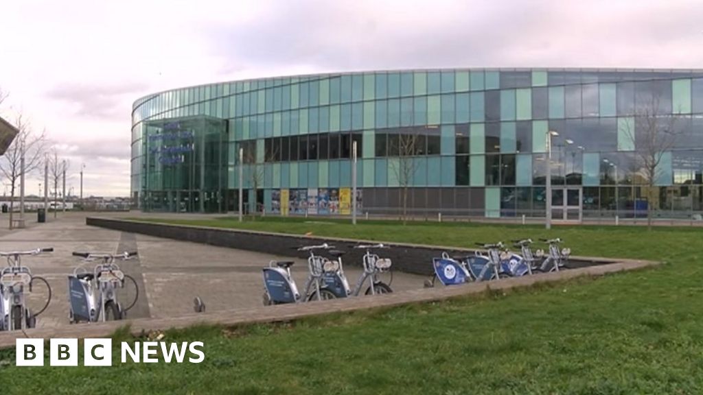 Cardiff swim club faces uncertain future after price rise - BBC News