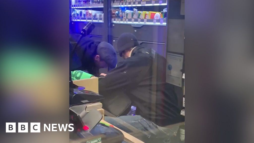 Men filmed 'ransacking' Stanford-le-Hope Co-op store by customer - BBC News