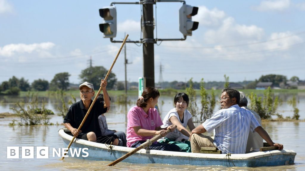 Japan floods: Rescue work continues amid deadly floods - BBC News