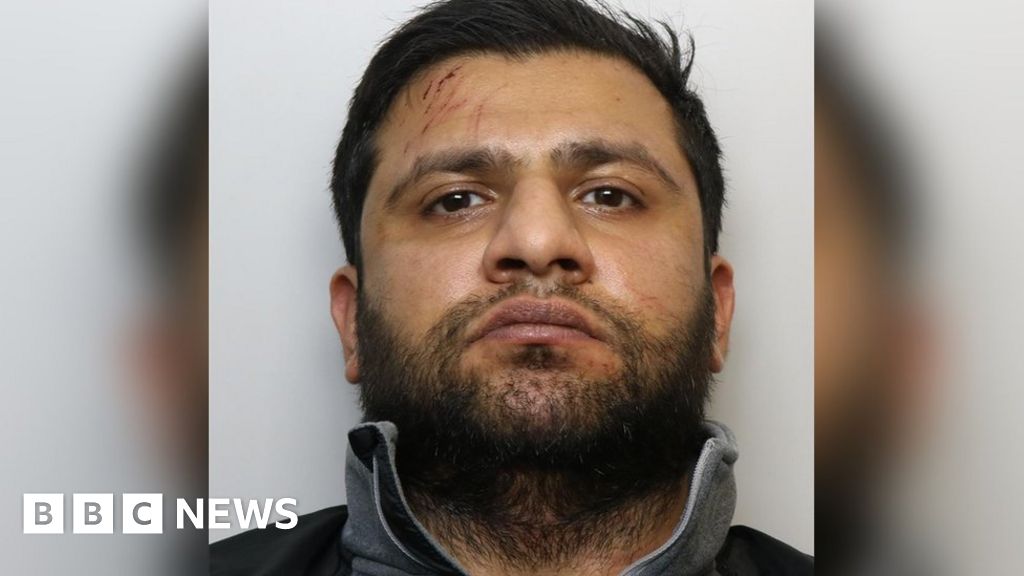 Hiding driver jailed after fleeing Halifax crash scenes - BBC News