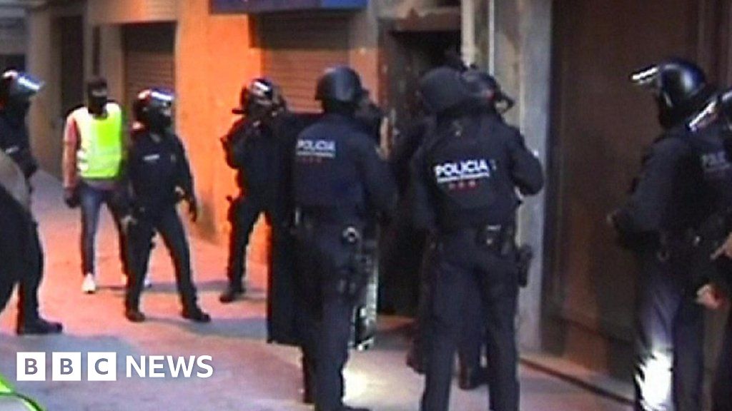 Barcelona attack: Police raid homes of suspects