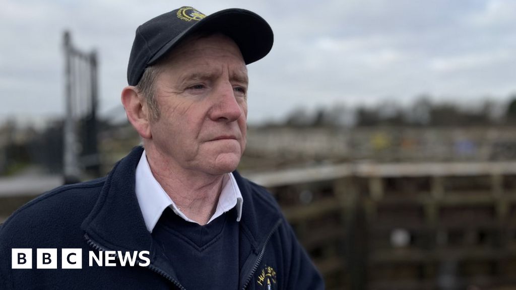 Flares tribute for 50th Christmas shipwreck anniversary