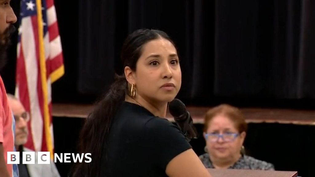 Uvalde school shooting: Families walk out on investigator - BBC News